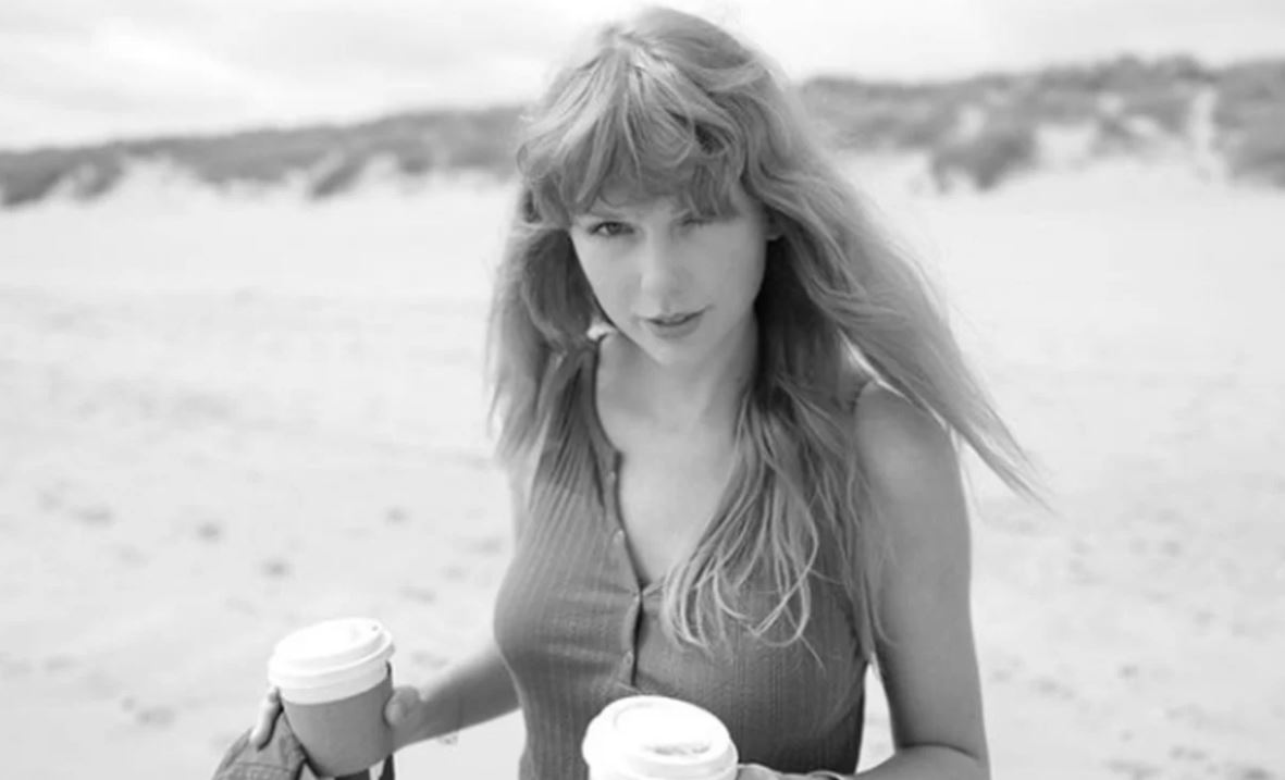 Taylor Swift celebra el primer aniversario de «Folklore» | Viva la ... Taylor Swift celebra el primer aniversario de «Folklore» | Viva la ...