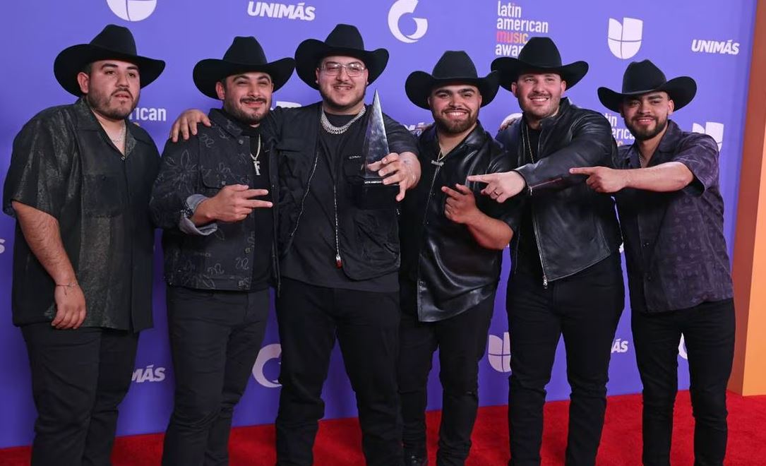 Grupo Frontera, la banda de regional mexicano que con «No se va» llegó ...